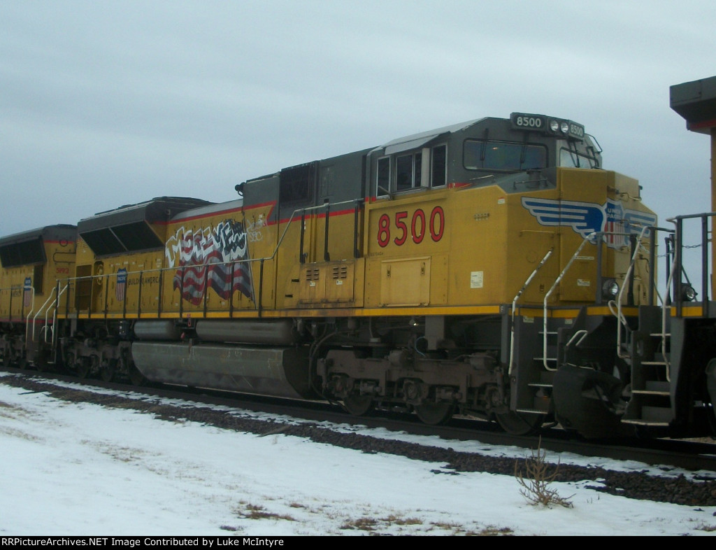 UP 8500 on westbound UP empty grain train